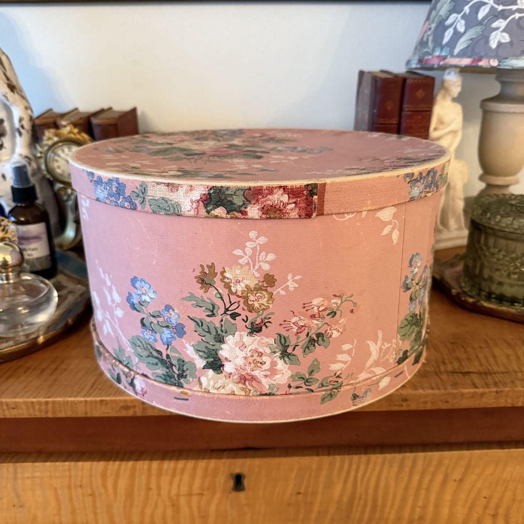 Vintage 1940s Wallpaper Style Hat Box/band Box Sprays of Floral Flowers ...