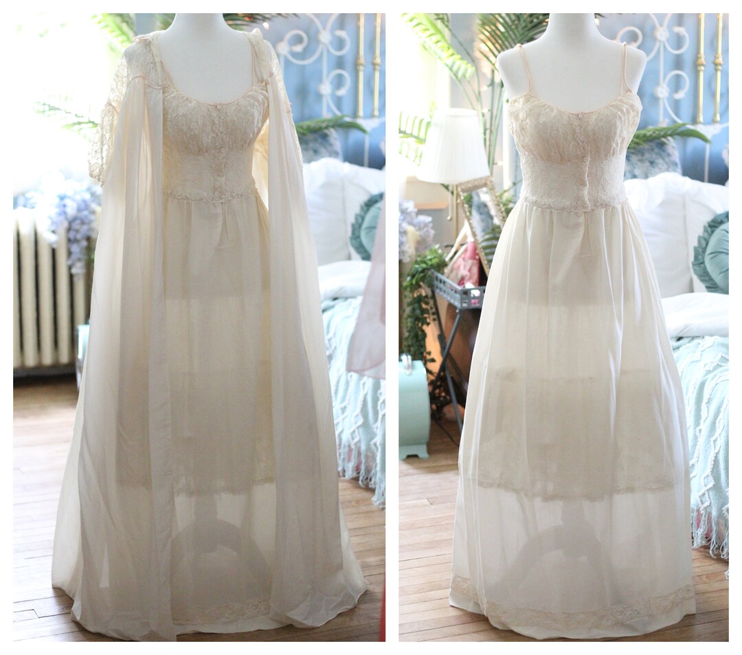 1960s Eyeful by the Flaums Ivory & Pink Peignoir Set / Lace Bodice ...