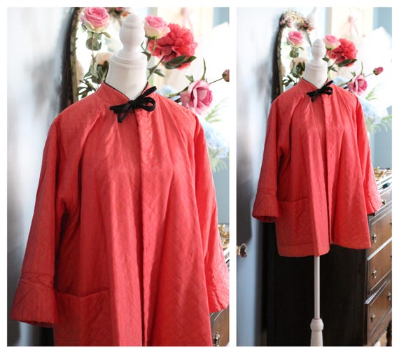 1950s coral pink quilted kimono style bed jacket / so… - Gem
