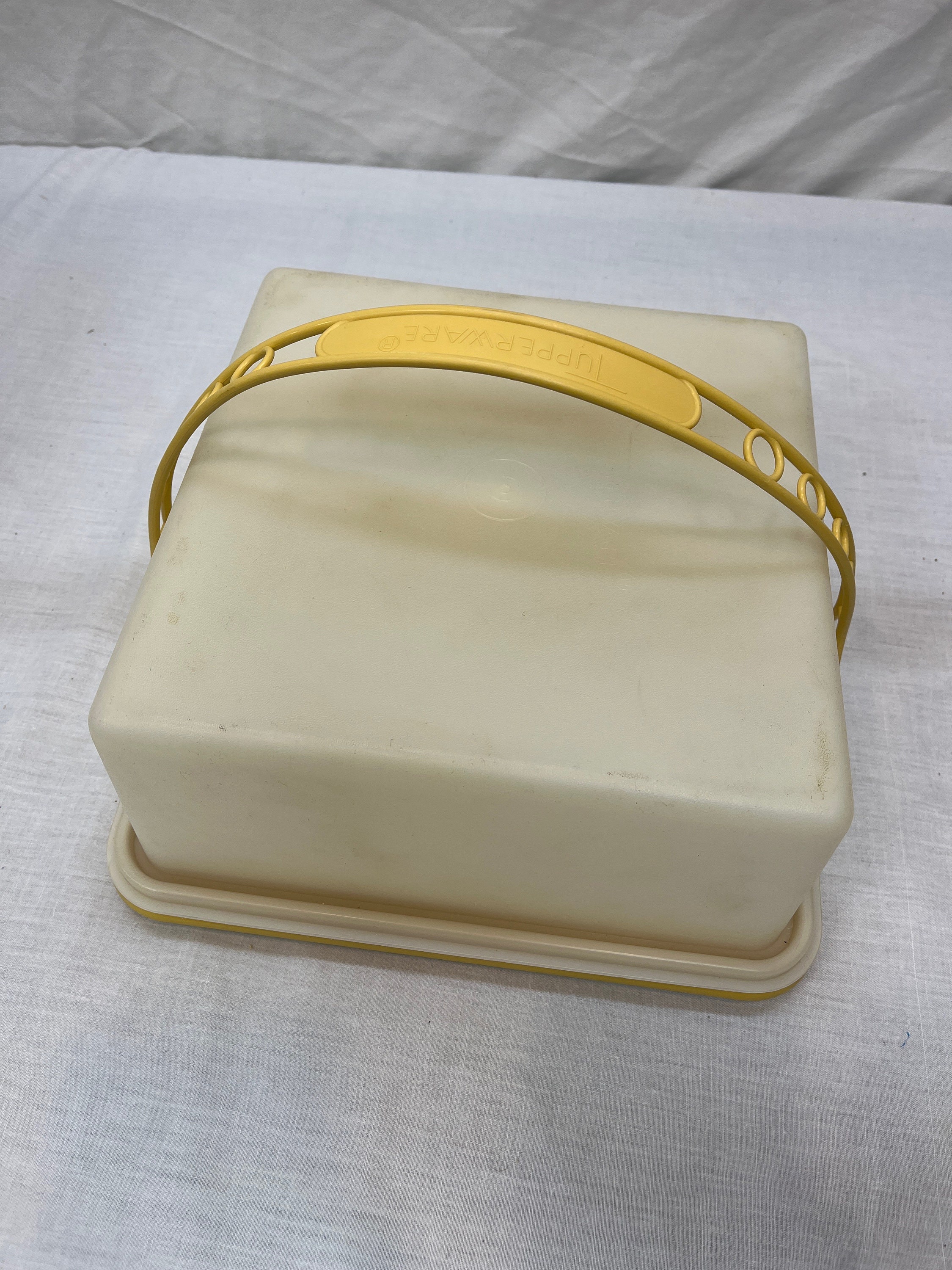 Vintage Tupperware Cake Carrier 10 Inche by 10 Inch Retro Tupperware ...