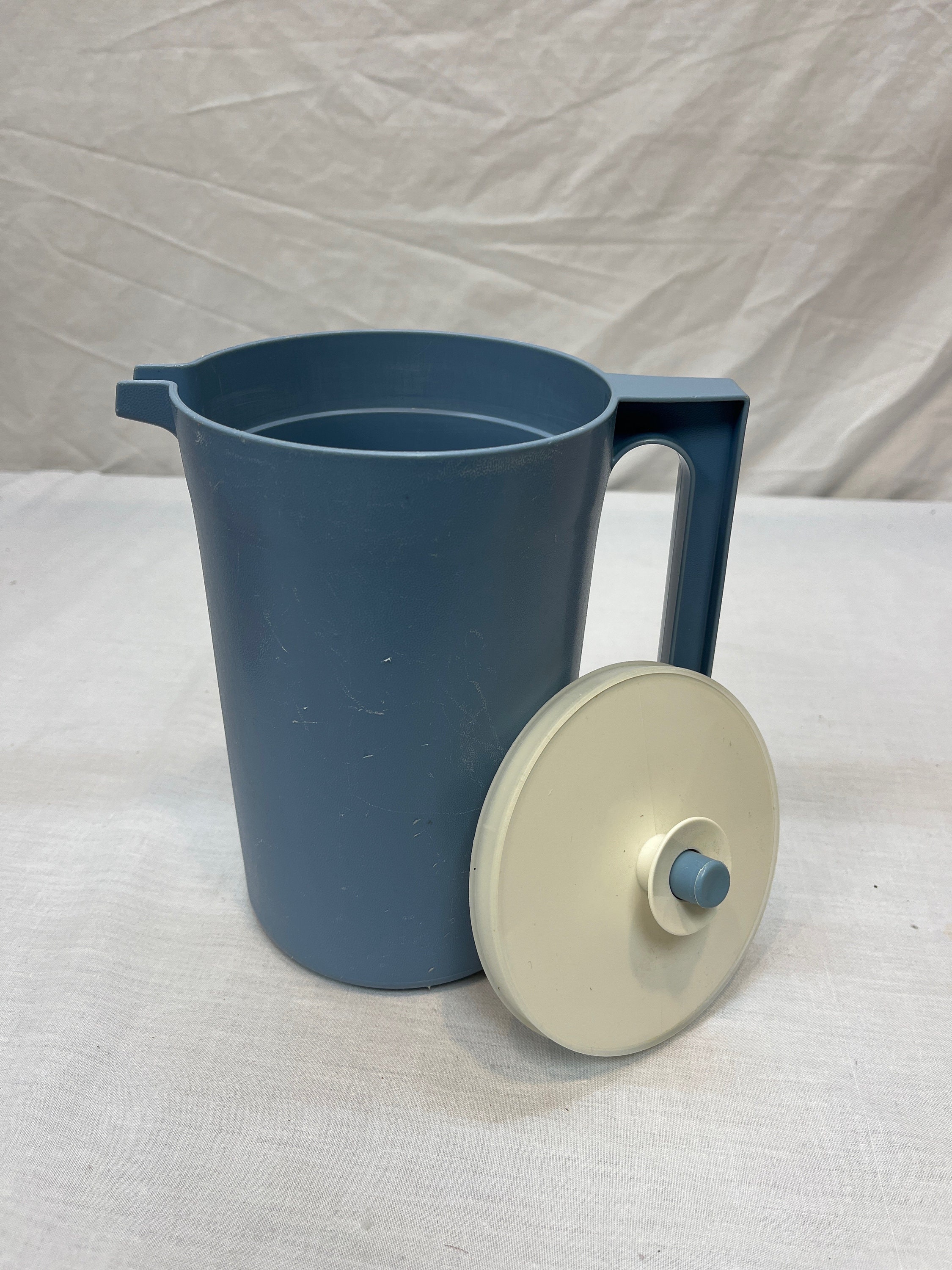 Vintage Country Blue Tupperware 1/2 Gallon Pitcher, 2 Quarts, Jug ...