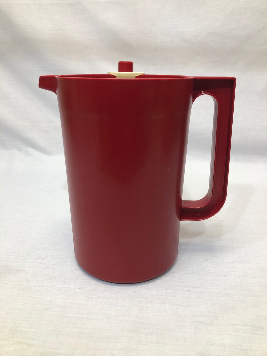 Vintage Red Tupperware 1/2 Gallon Pitcher, Jug, 2 Quarts, Red Pitcher ...