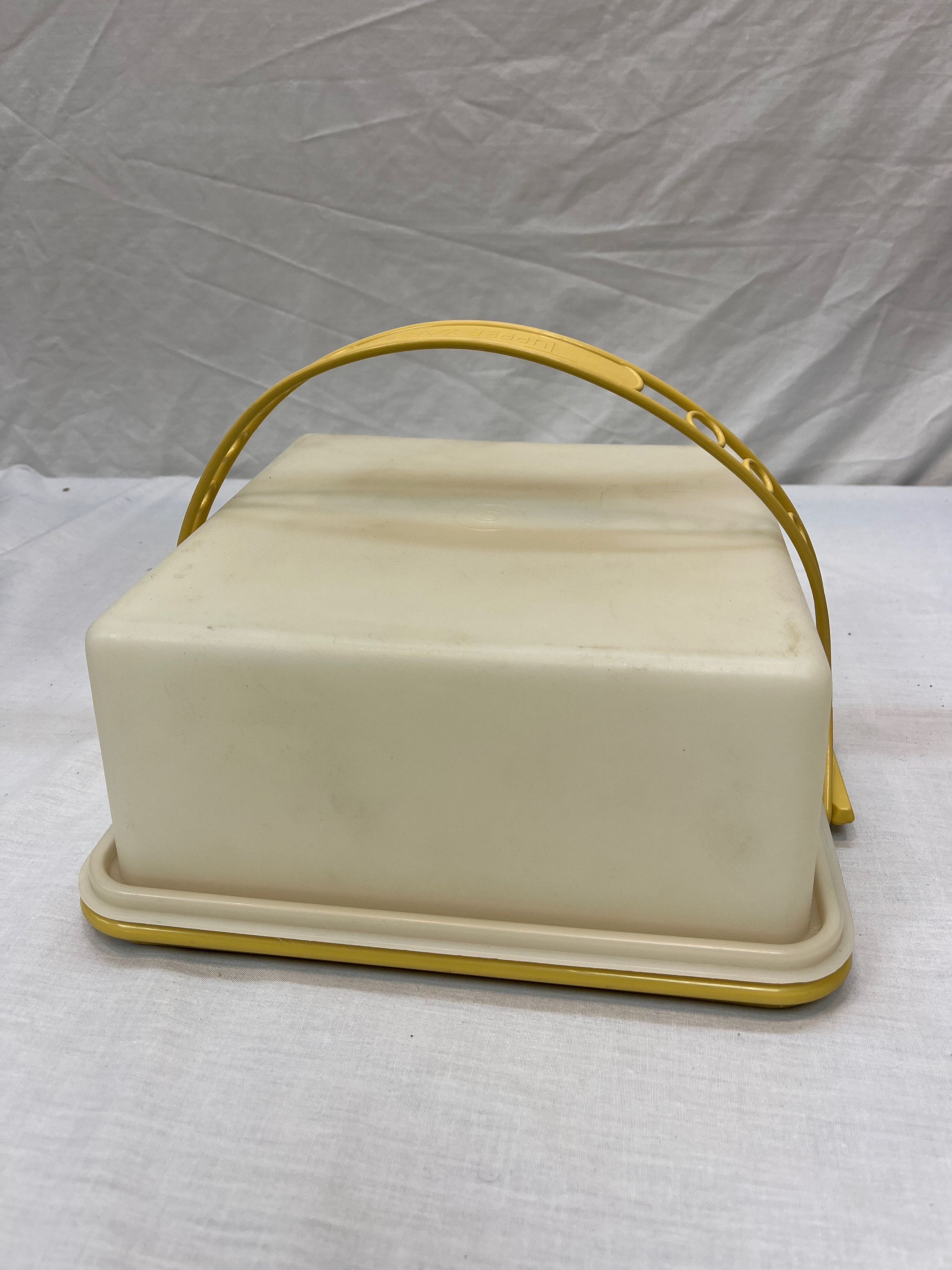 Vintage Tupperware Cake Carrier 10 Inche by 10 Inch Retro Tupperware ...