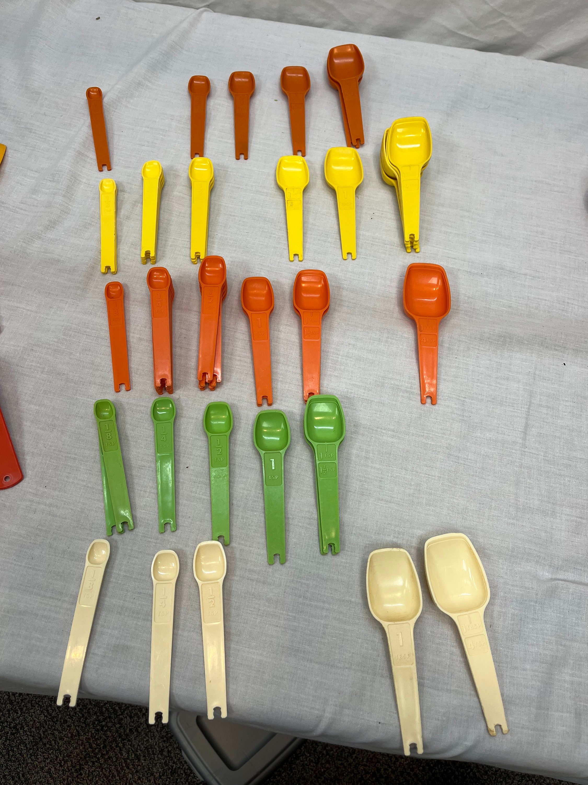Vintage Tupperware Measuring Spoons, Measuring Utensils, 1 Tbsp, 1 Tsp ...