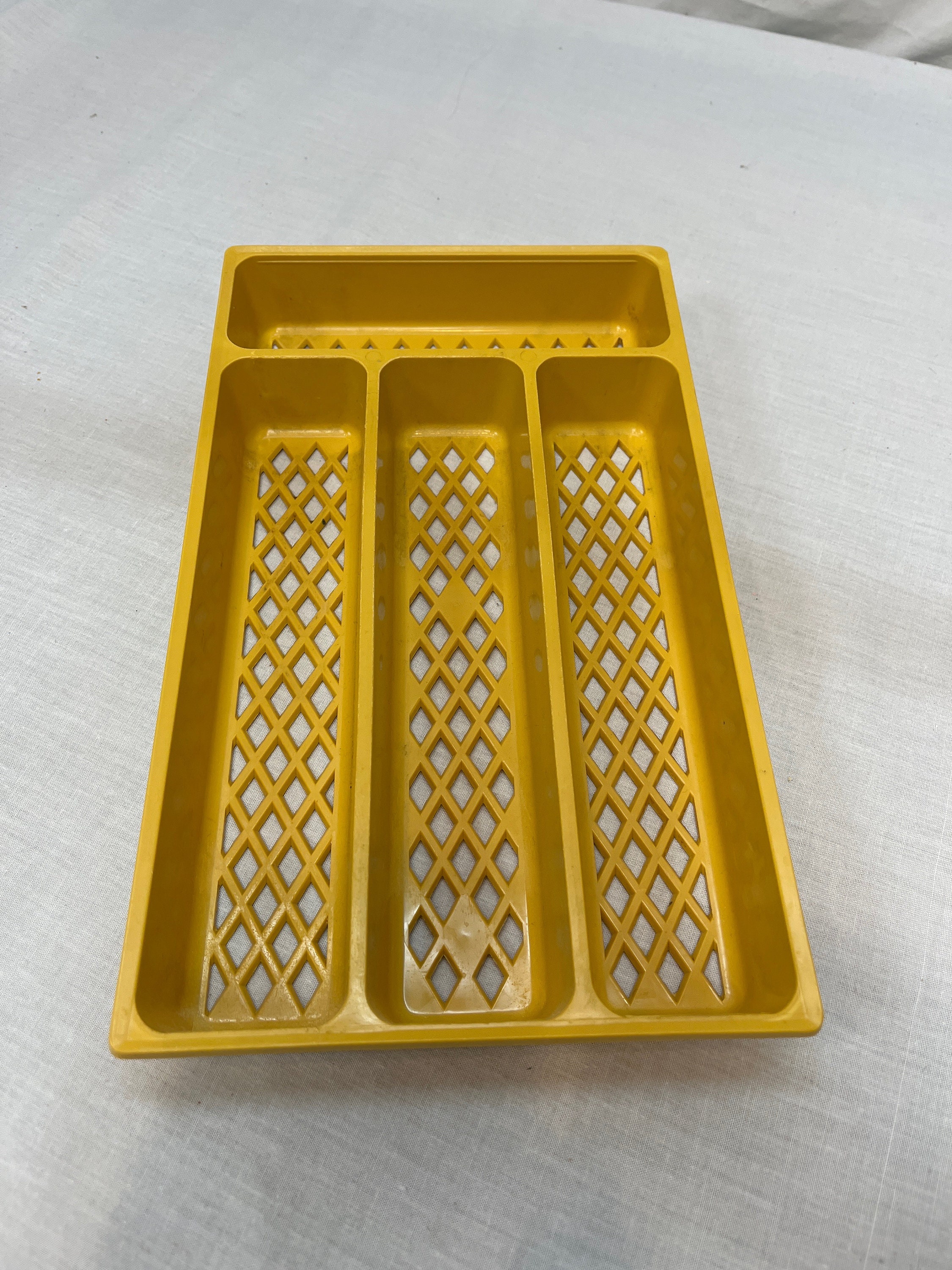 Mesh Plastic Mesh Utensil Tray, Silverware Tray, Yellow Color Tray ...