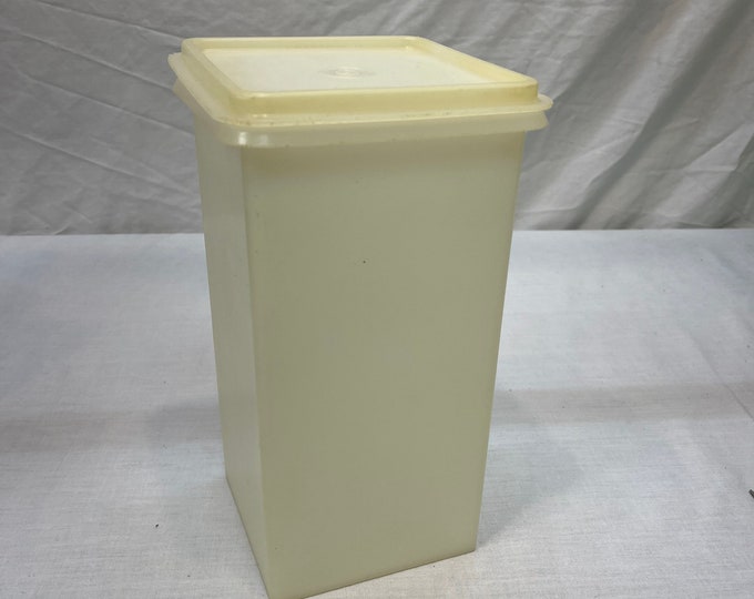 Tupperware Cracker Keeper, Storage, 1314-1 - Etsy