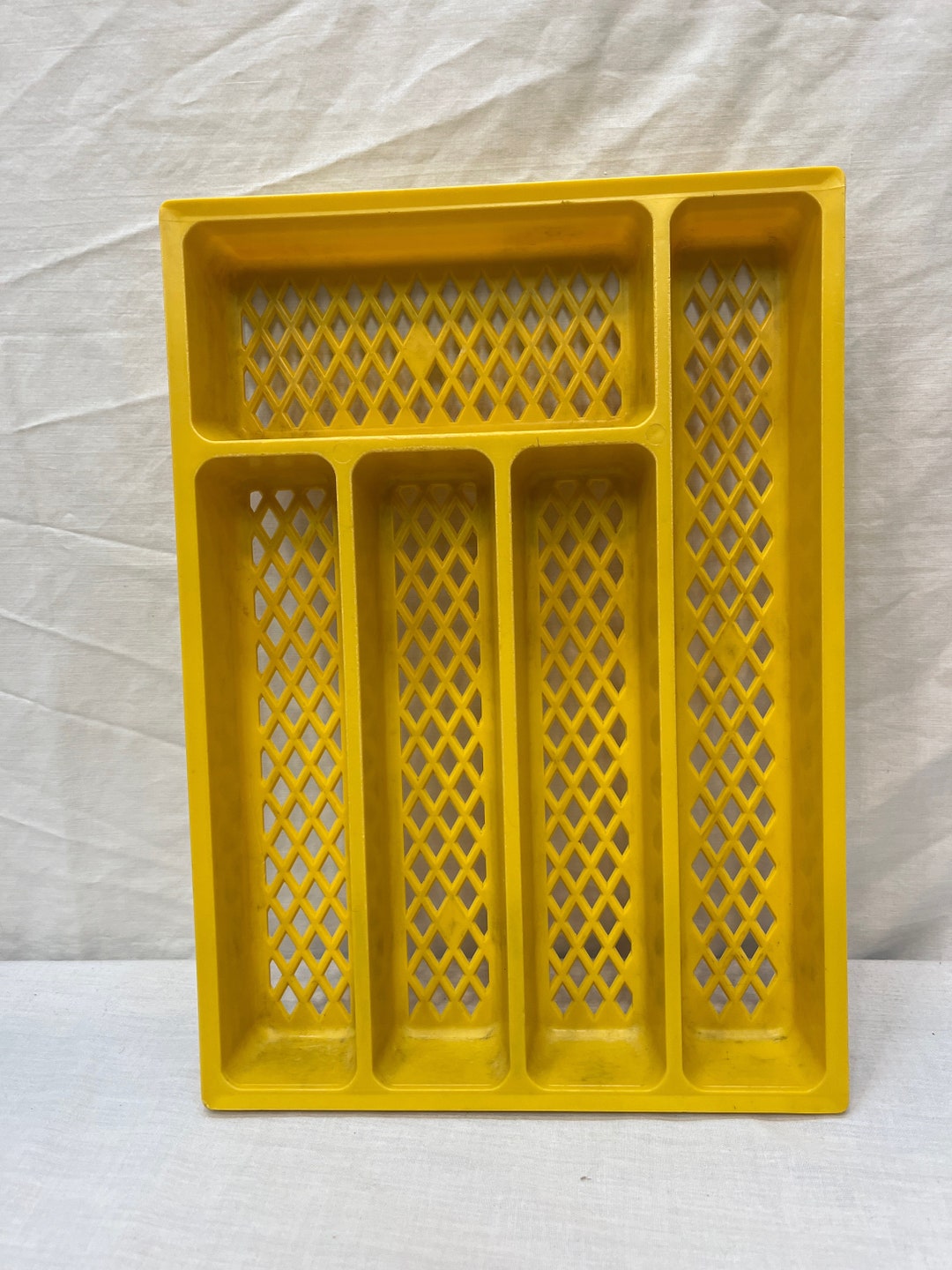 Mesh Plastic Mesh Utensil Tray, Silverware Tray, Yellow Color Tray ...