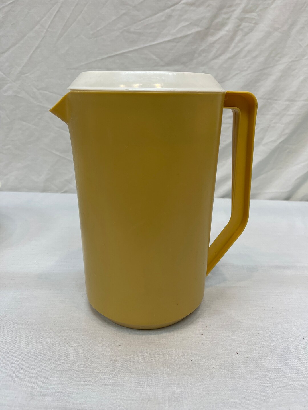 Rubbermaid 1 Gallon Pitcher Gallon Four Quart Rubbermaid - Etsy