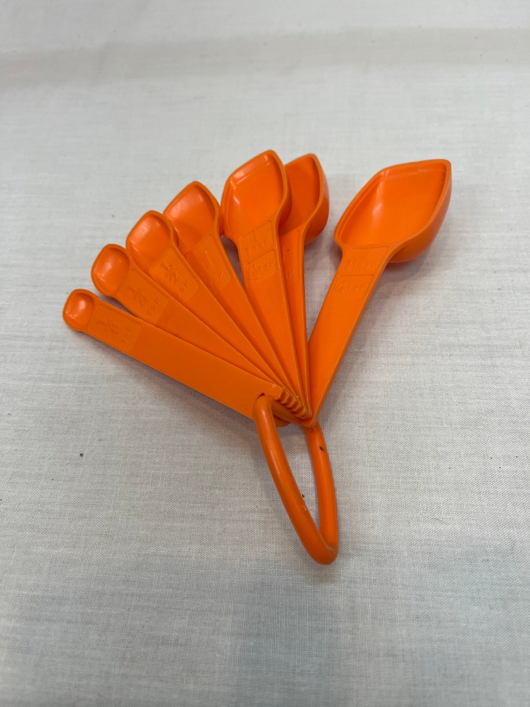 Vintage Tupperware Set of 7 Measuring Spoons, Measuring Utensils, 1 ...