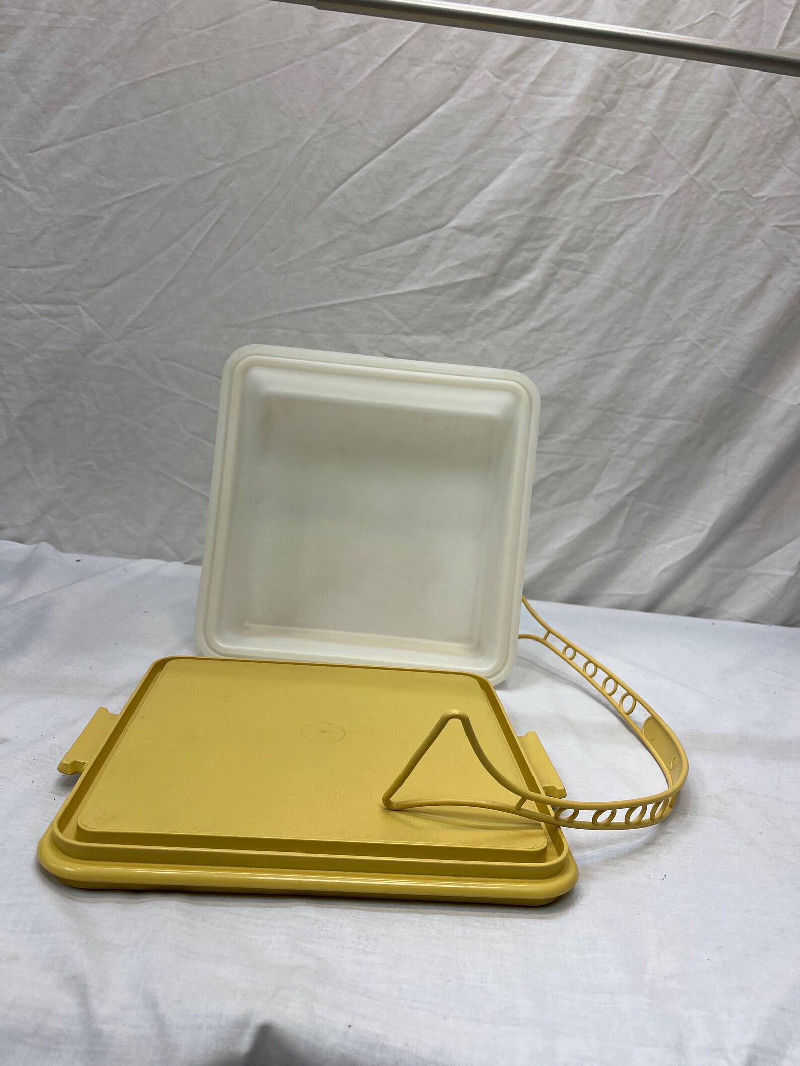 Vintage Tupperware Cake Carrier 10 Inche by 10 Inch Retro Tupperware ...