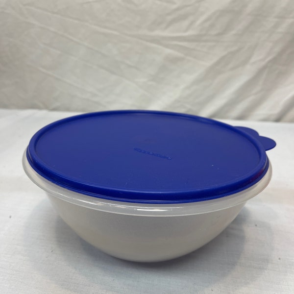 Vintage Tupperware 12 Cup Bowl - Etsy