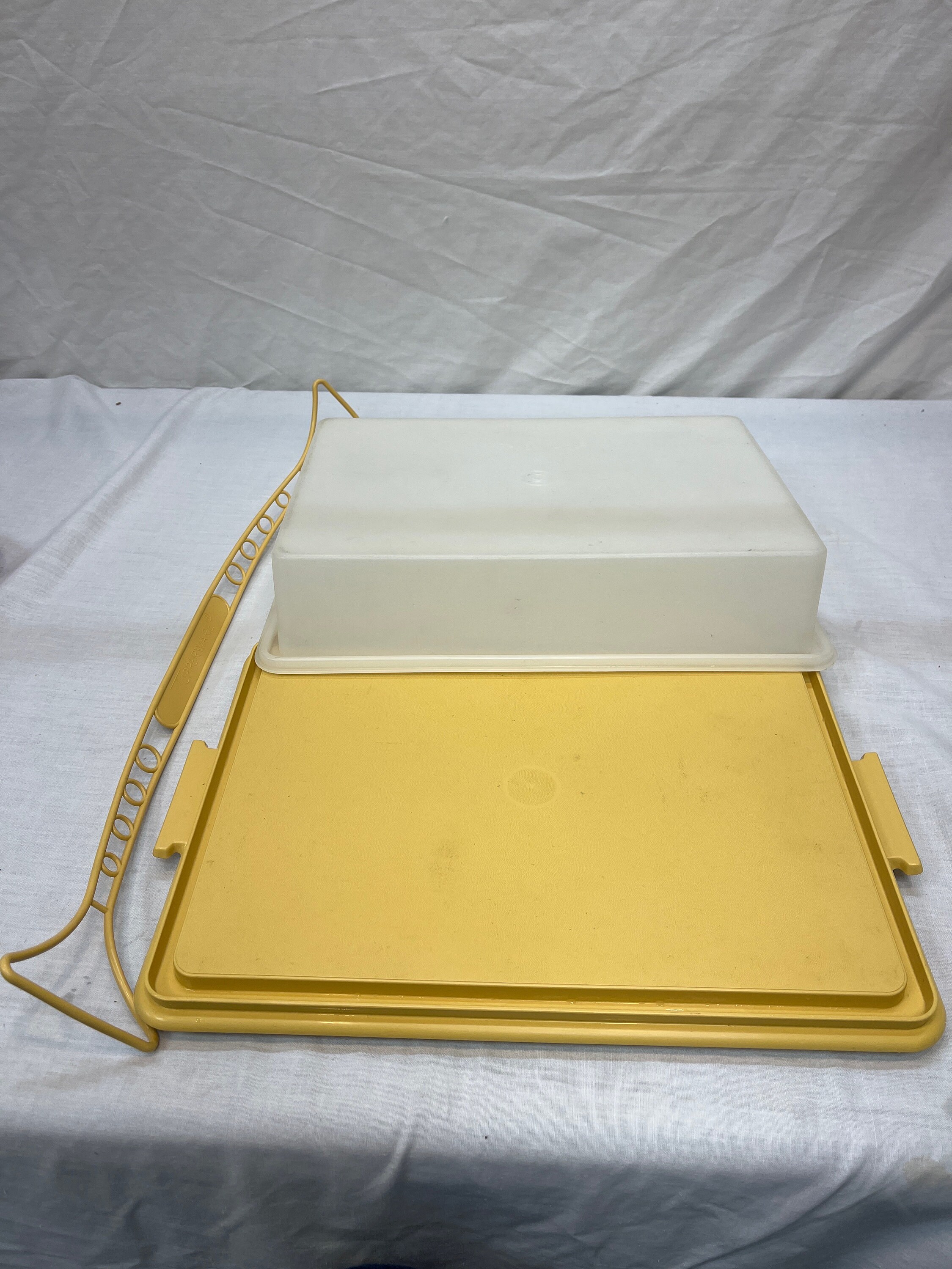 Vintage Tupperware Fresh-n-fancy Cake Carrier, Retro Tupperware ...