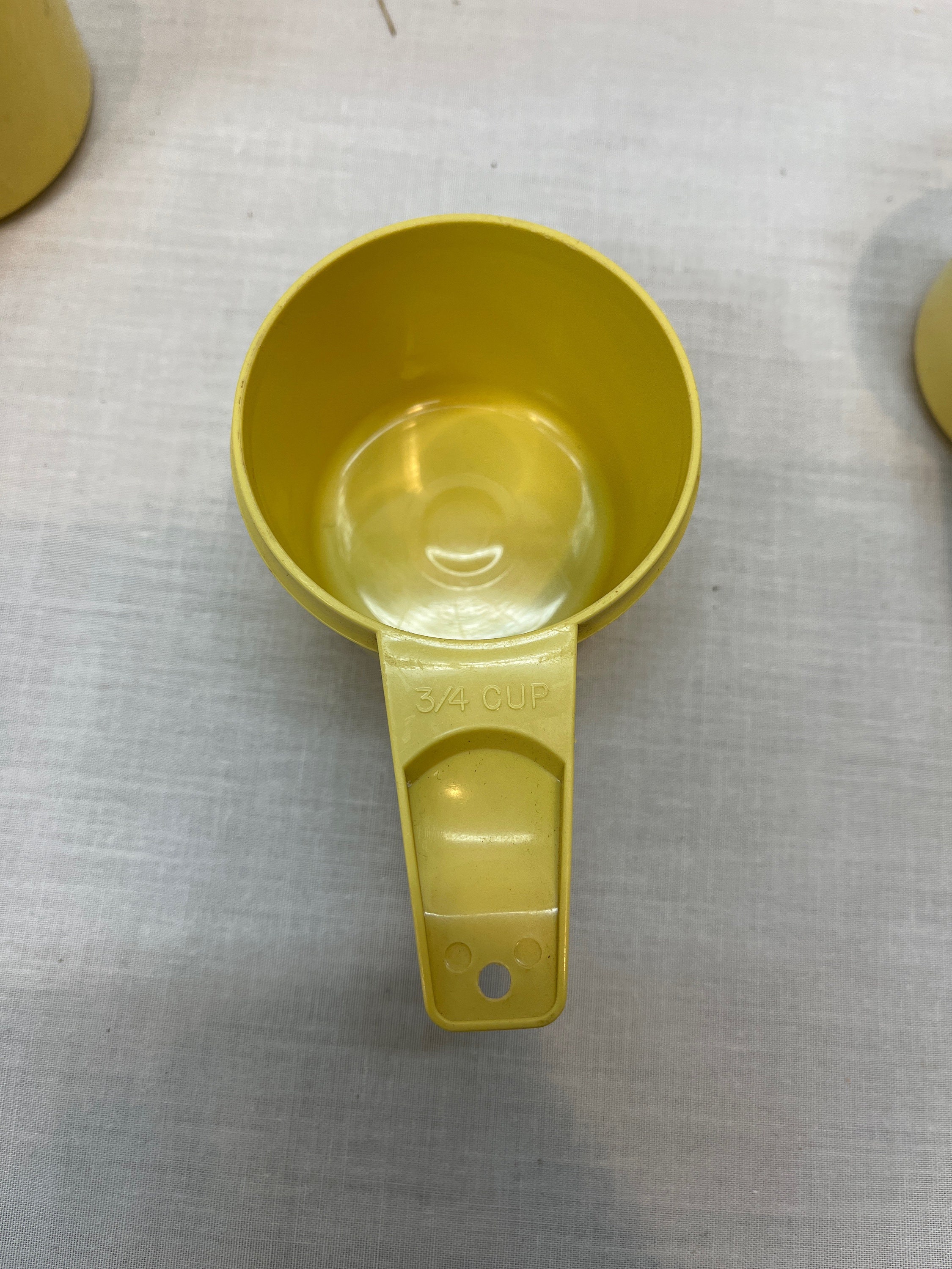 Vintage Tupperware Measuring Cups, Measuring Utensils, 1 Cup, 3/4 Cup ...