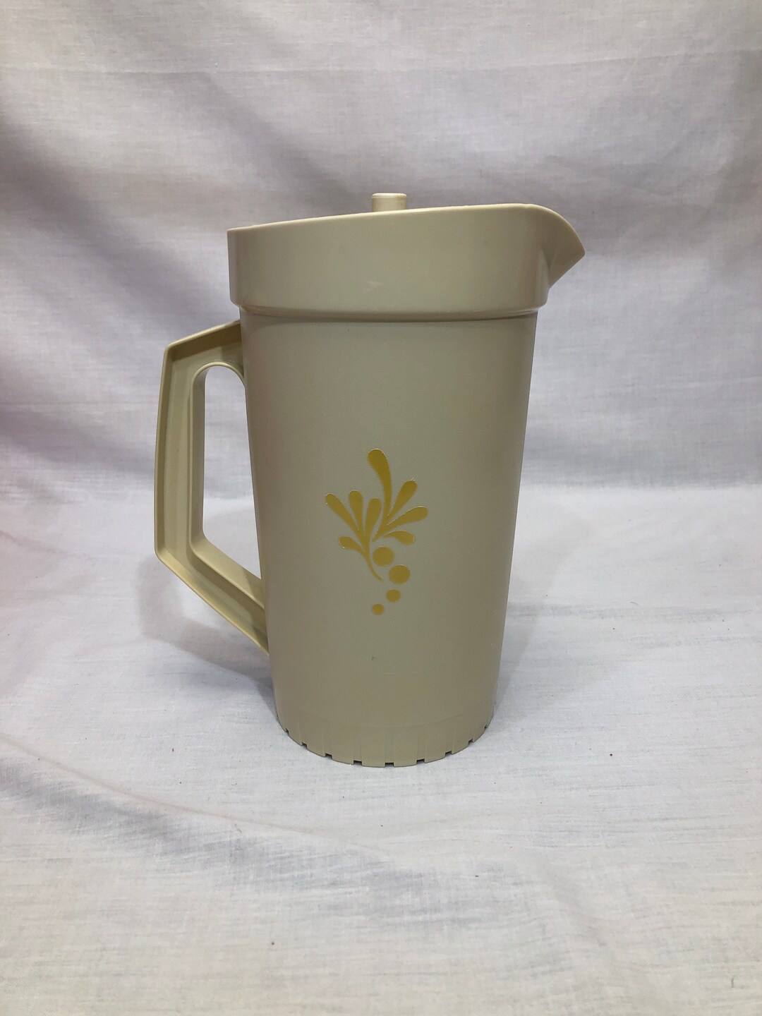 Vintage Tupperware 1/2 Gallon Pitcher, Jug, 2 Quarts, Almond or off ...