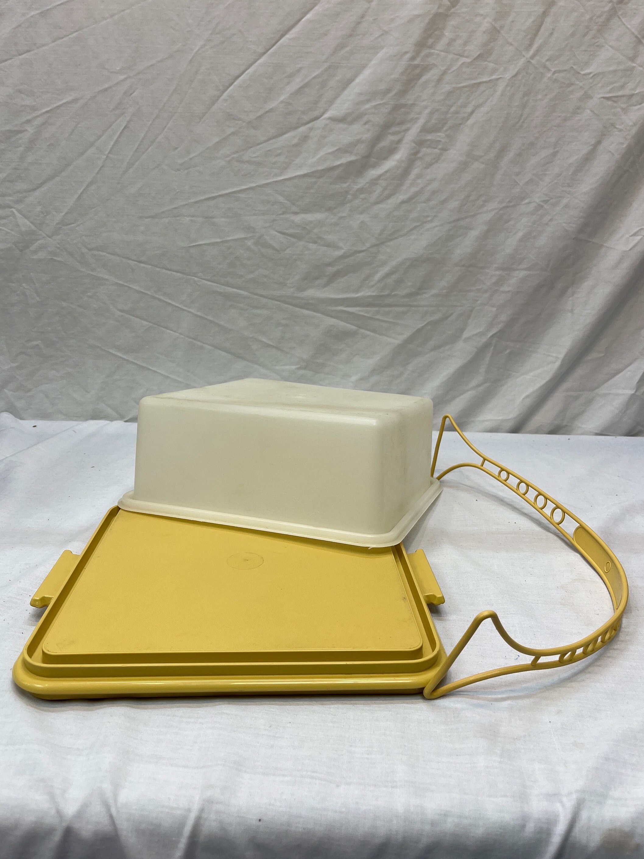 Vintage Tupperware Cake Carrier 10 Inche by 10 Inch Retro Tupperware ...