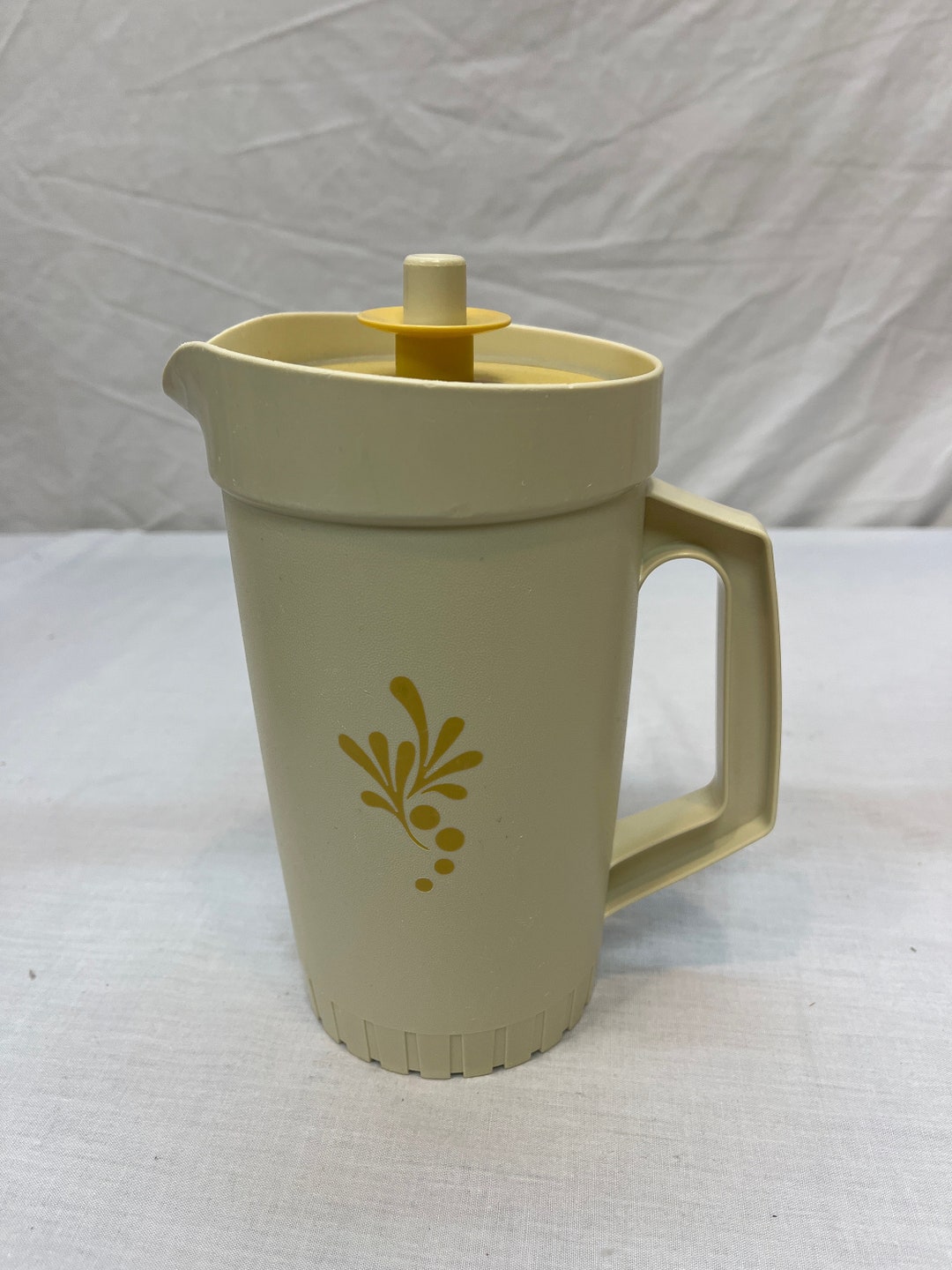 Vintage Tupperware 1/4 Gallon Pitcher, Jug, 1 Quart, Almond or off ...