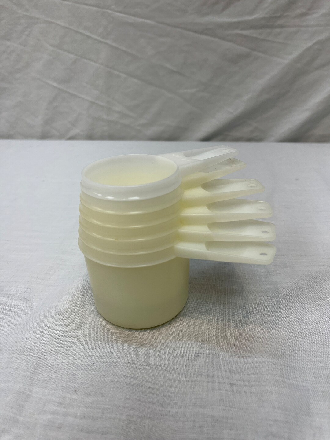 Vintage Tupperware White Measuring Cups, Measuring Utensils, 1 Cup, 3/4 ...