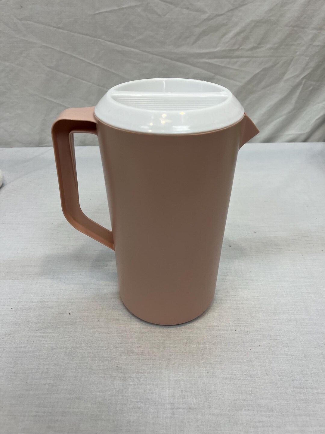 Rubbermaid 1/2 Gallon Pitcher Light Pink, Gallon Jug, Light Teal, Pink ...