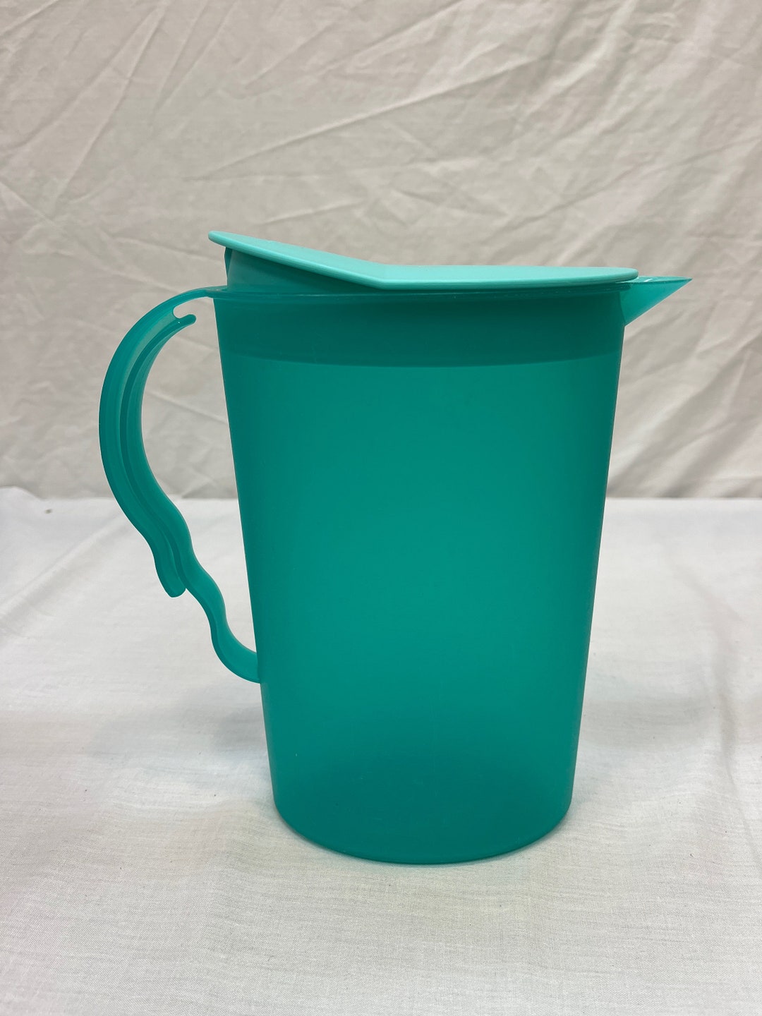 Tupperware 2 Quart Pitcher 1/2 Gallon Two Quart Tupperware - Etsy