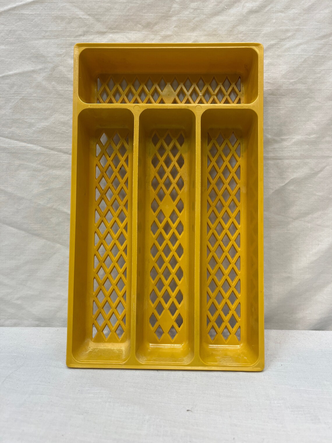 Mesh Plastic Mesh Utensil Tray, Silverware Tray, Yellow Color Tray ...
