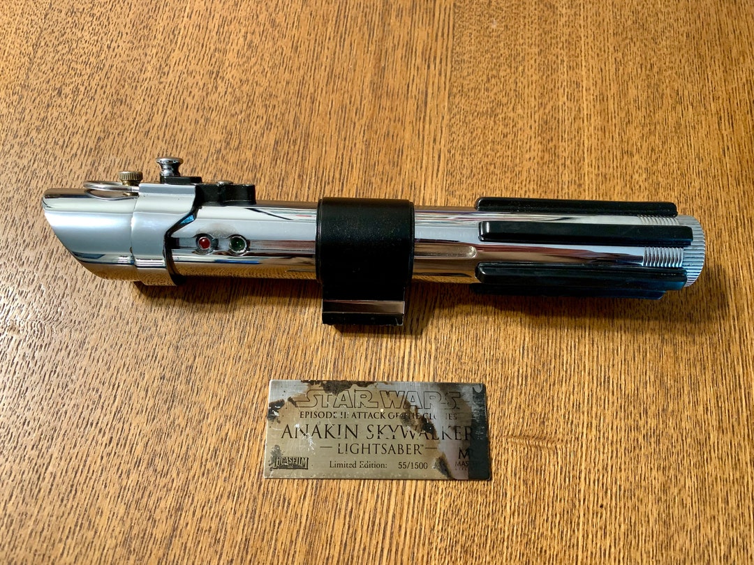 Master Replicas Anakin Skywalker Lightsaber Episode 2 Attack Clones ...