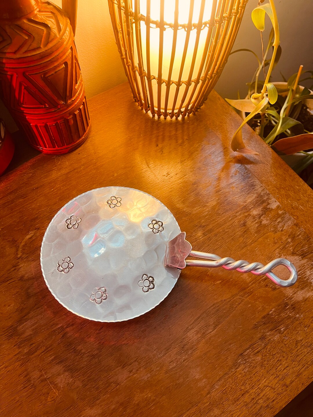 Vintage BUENILUM Hammered Aluminum SILENT BUTLER Braided Handle Flowers ...