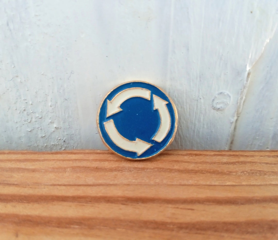 Roundabout Circulation Sign, Traffic Laws, Road Sign, Cute Enamel Pin ...