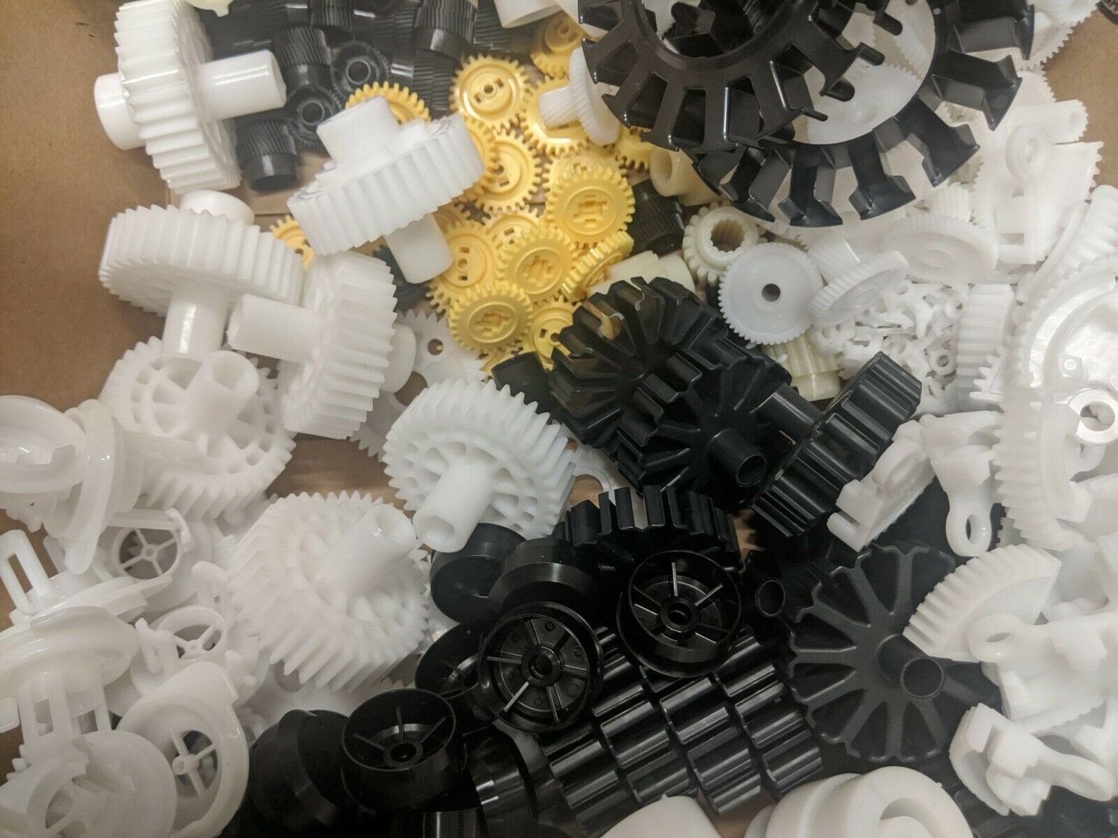 Lot of Plastic Gears, Cogs, Industrial Bits 1 Lb of Small Plastic Parts ...