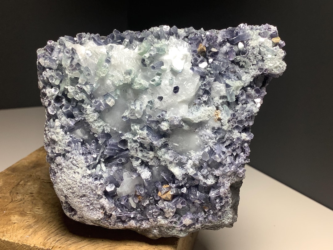 Rare Epitaxial Growth of Purple Amesite on Dark Green Clinochlore (nr 1 ...