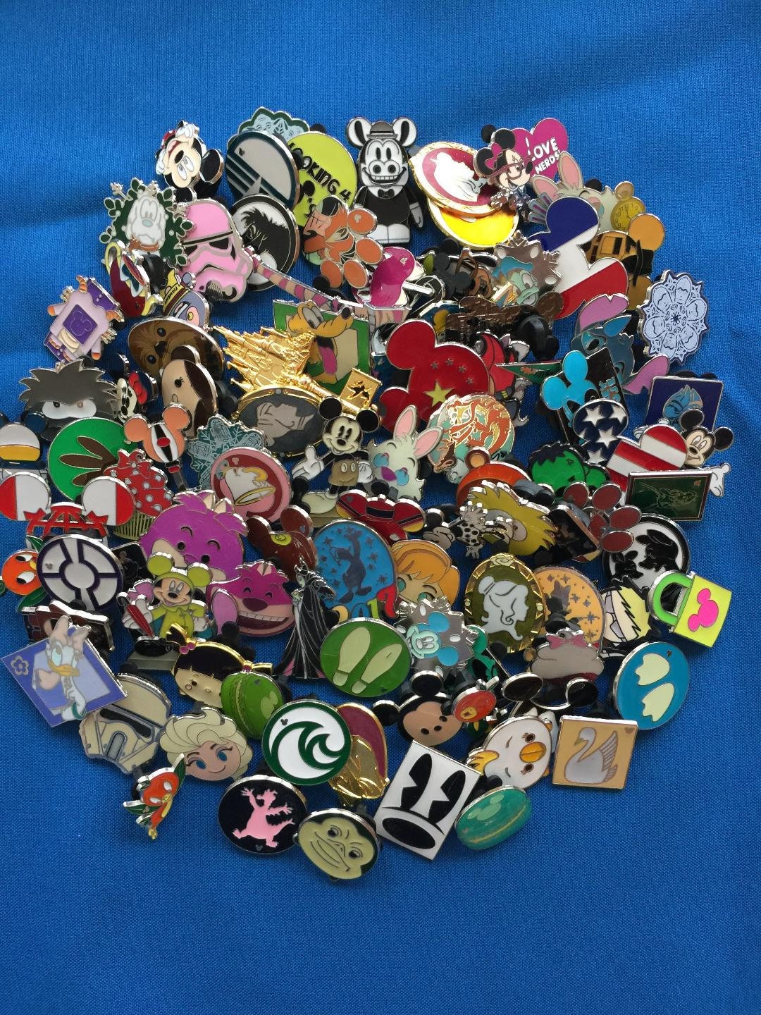 DISNEY TRADING Pins NEW 50 Pins No Doubles Princess Star Wars Snacks ...