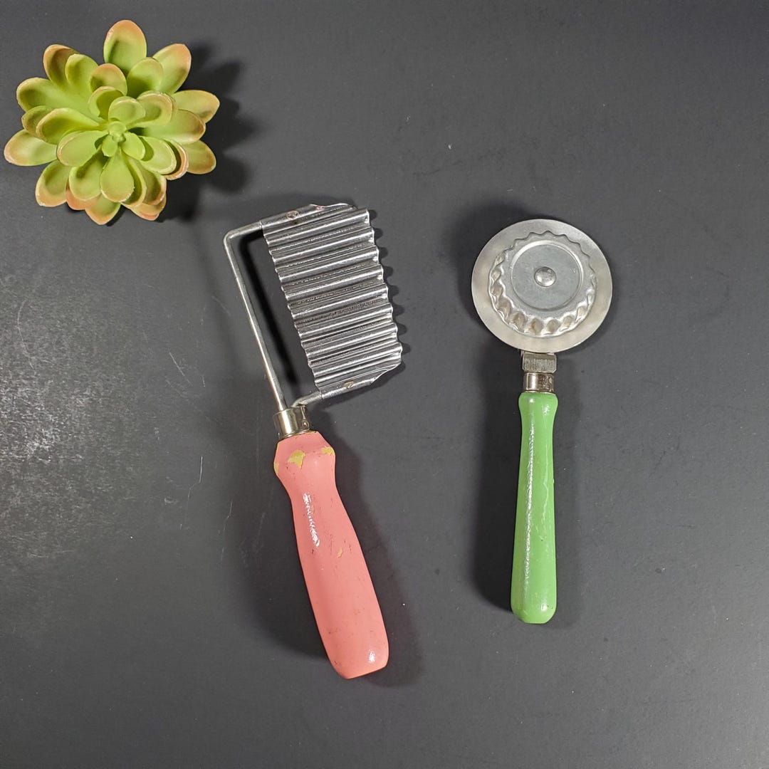 Vintage Crinkle Cutter Pink Wood Handled Kitchen Utensil Green Handled ...