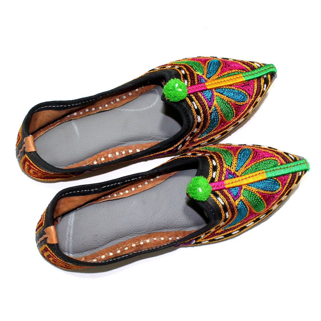 Handmade Embroidered Leather Mojari Shoes: Traditional Indian Jutti - Etsy