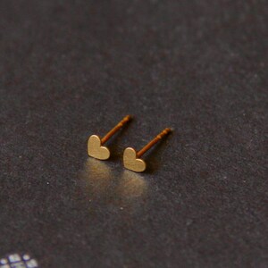 14k Solid Gold - Tiny Heart Stud Earrings - Etsy
