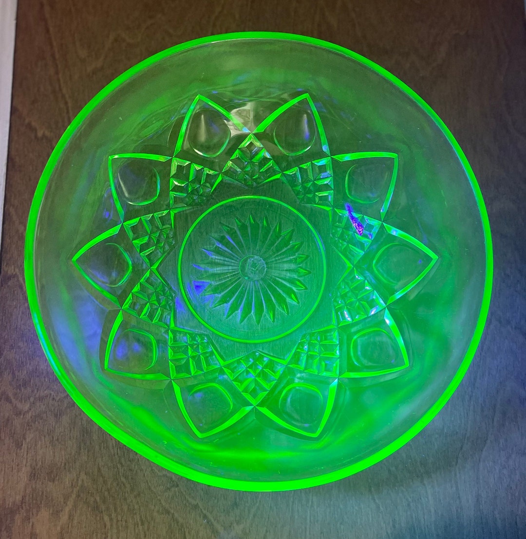 Uranium Mixing Bowl Depression Glass Witch Haunted Green Radioactive ...
