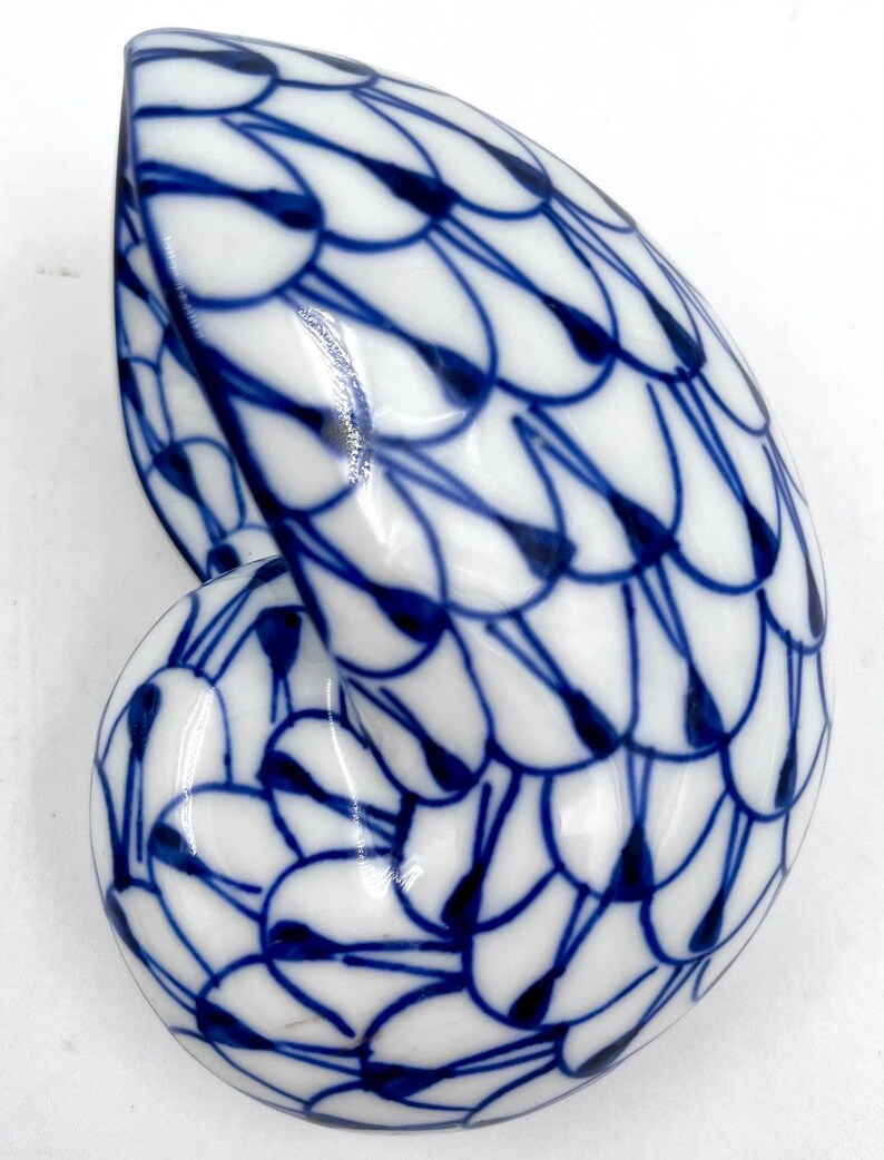 Vintage Blue and White Fishnet Design Porcelian Nautilus Shell Seashell ...