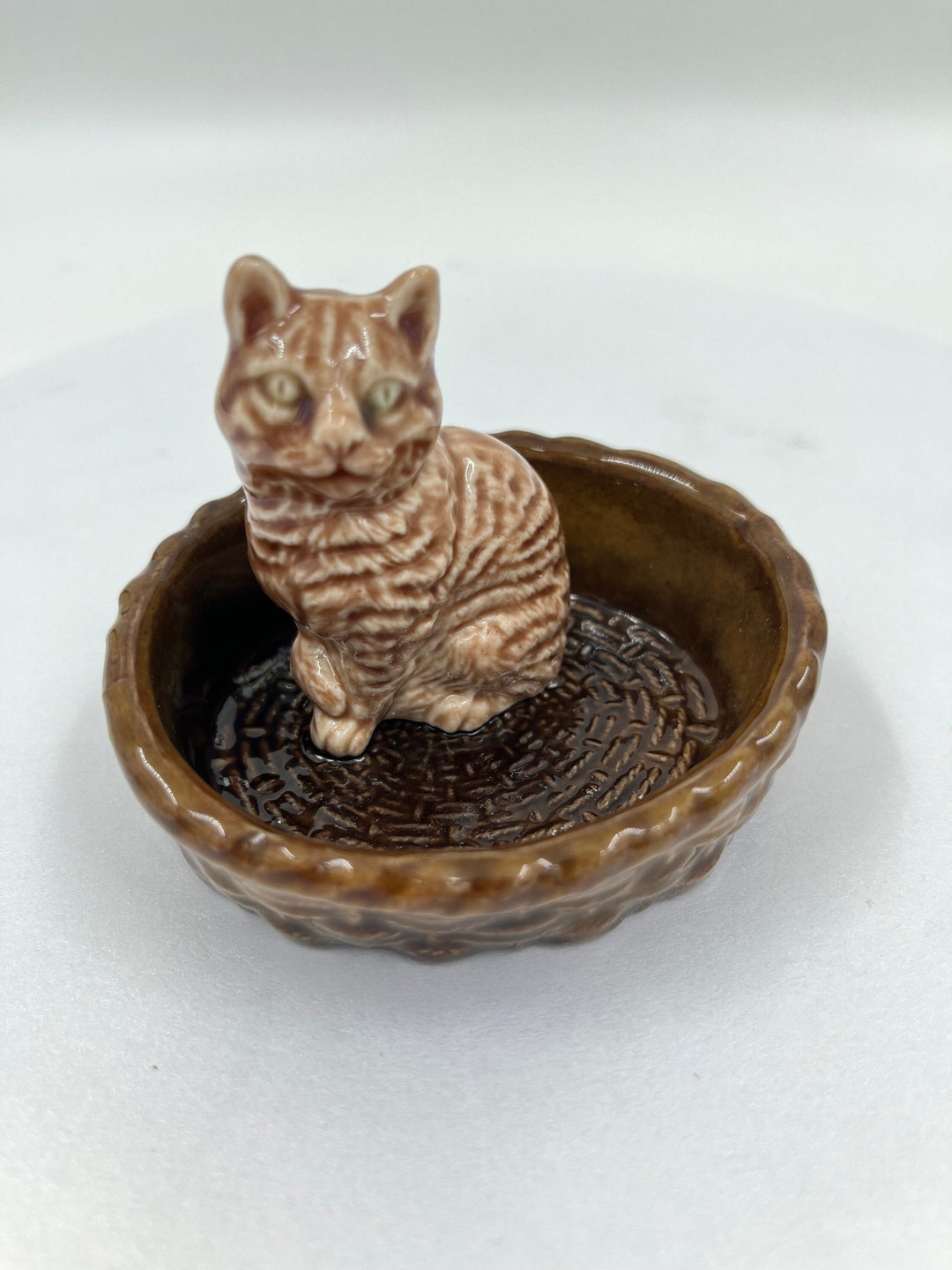 1970s Wade England Glazed Ceramic Cat in Basket Trinket Dish Figurine ...