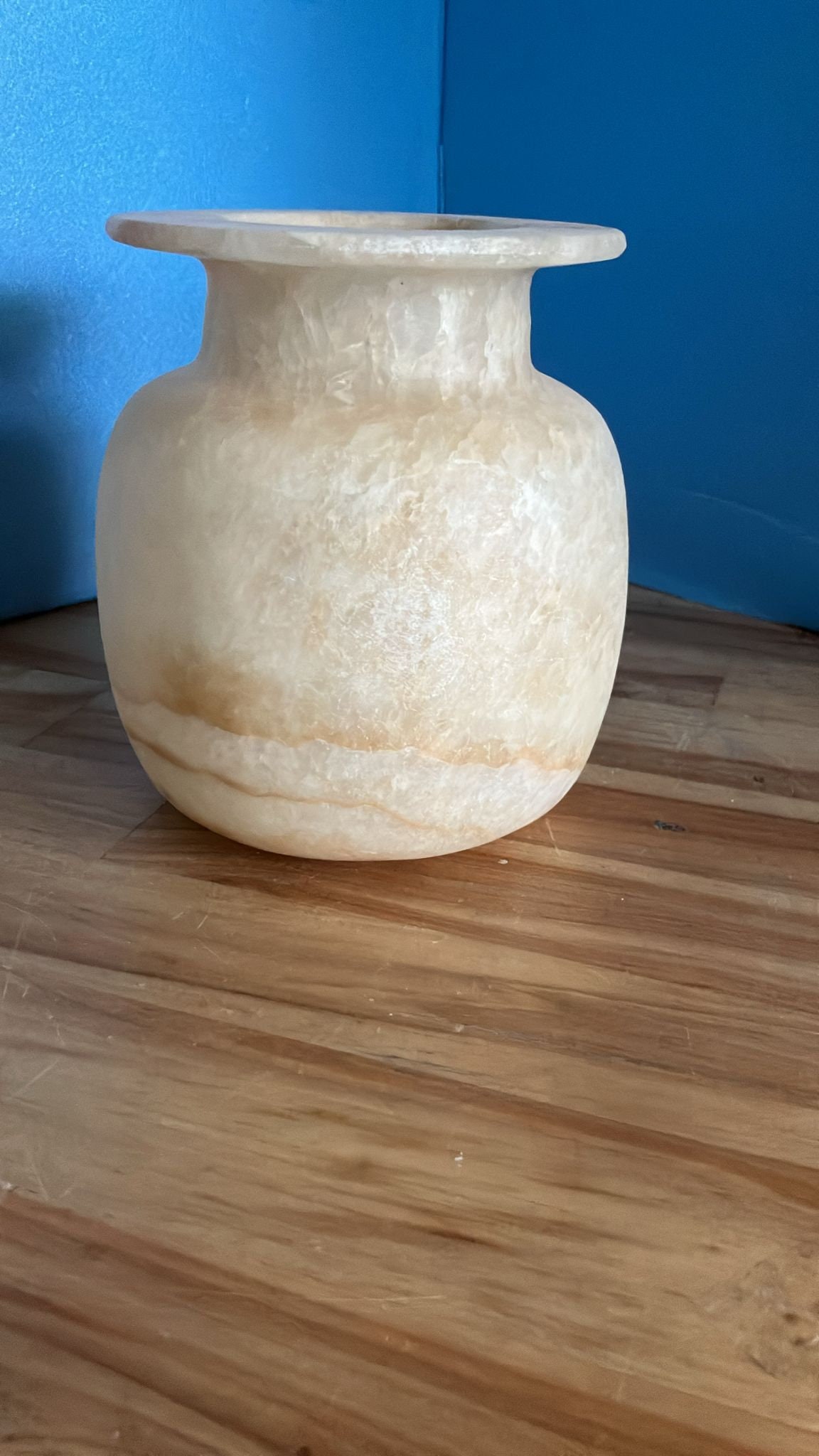 Museum Replica Beautiful Egyptian Hand Carved Alabaster Vase (6 X 6 ...