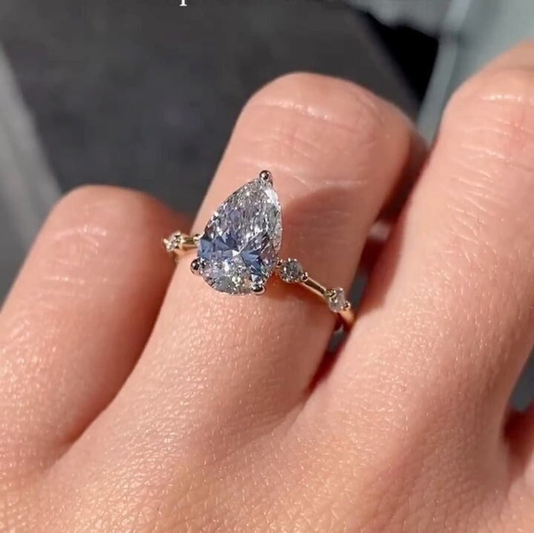 2 Carat Pear Shaped Engagement Ring, Vintage Side Round Accents Ring ...