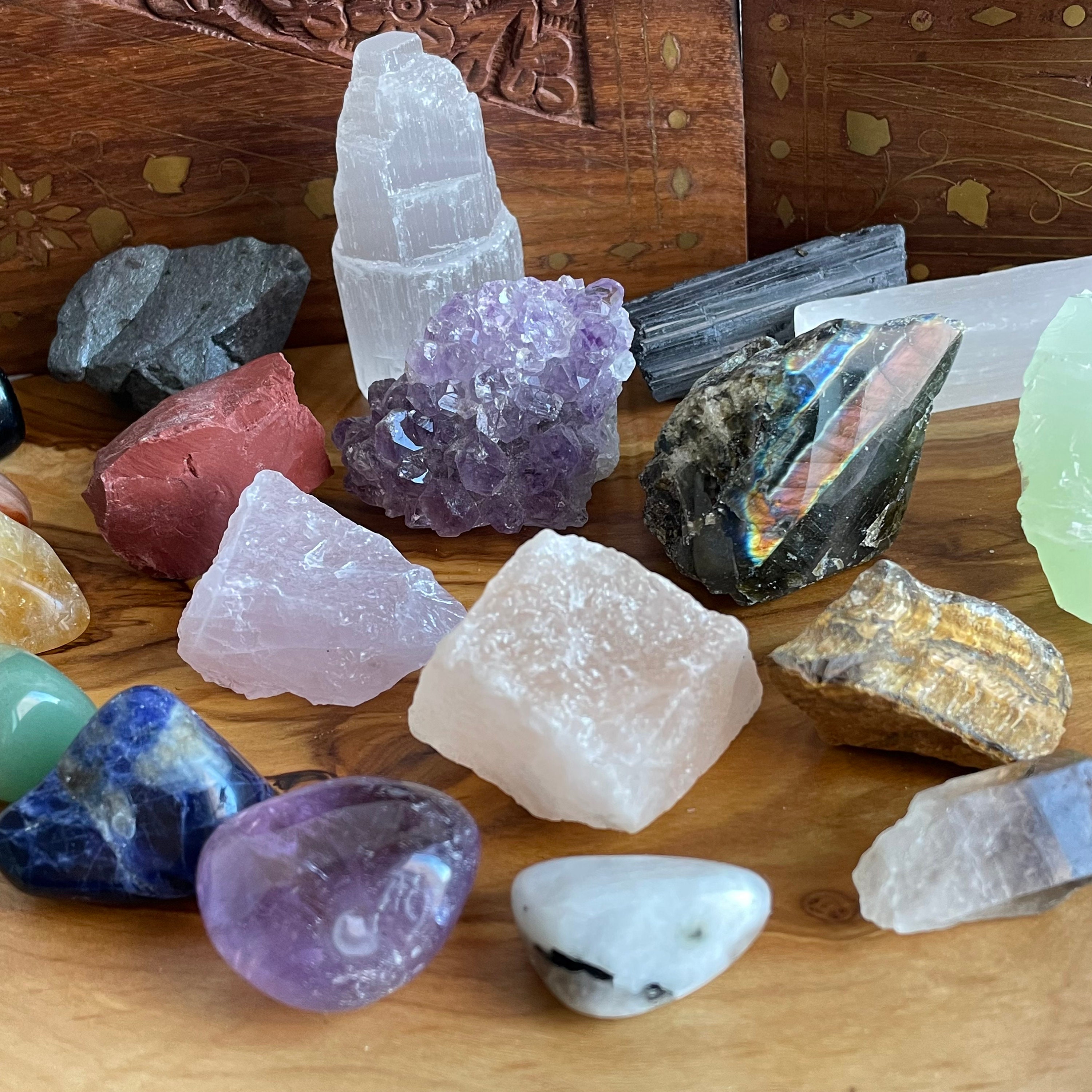 Beginner Crystal Set - 23-piece Chakra Healing Kit - Raw & Tumbled ...