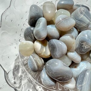 Set of 5 Grey Banded Agate Tumbled Stone, Healing Agate Crystal Tumbled ...