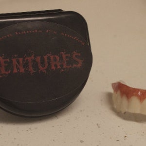 Dual Fang Dentures: Werewolf, Vampire & Creature Teeth for Halloween ...
