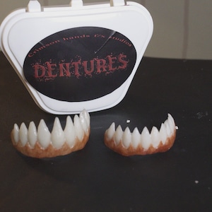Pennywise Sharp Teeth Dentures - IT Killer Clown Cosplay Accessory for ...