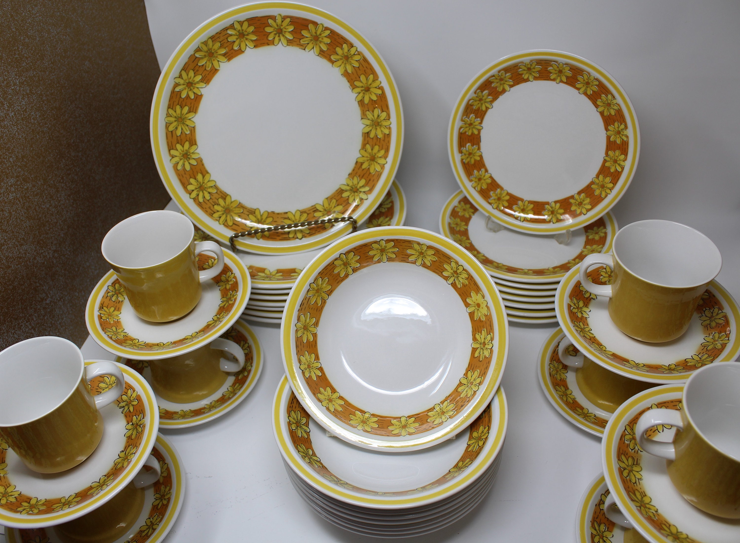 1970's 49 Piece Daisy Dinnerware Set for 8 Style House | Etsy