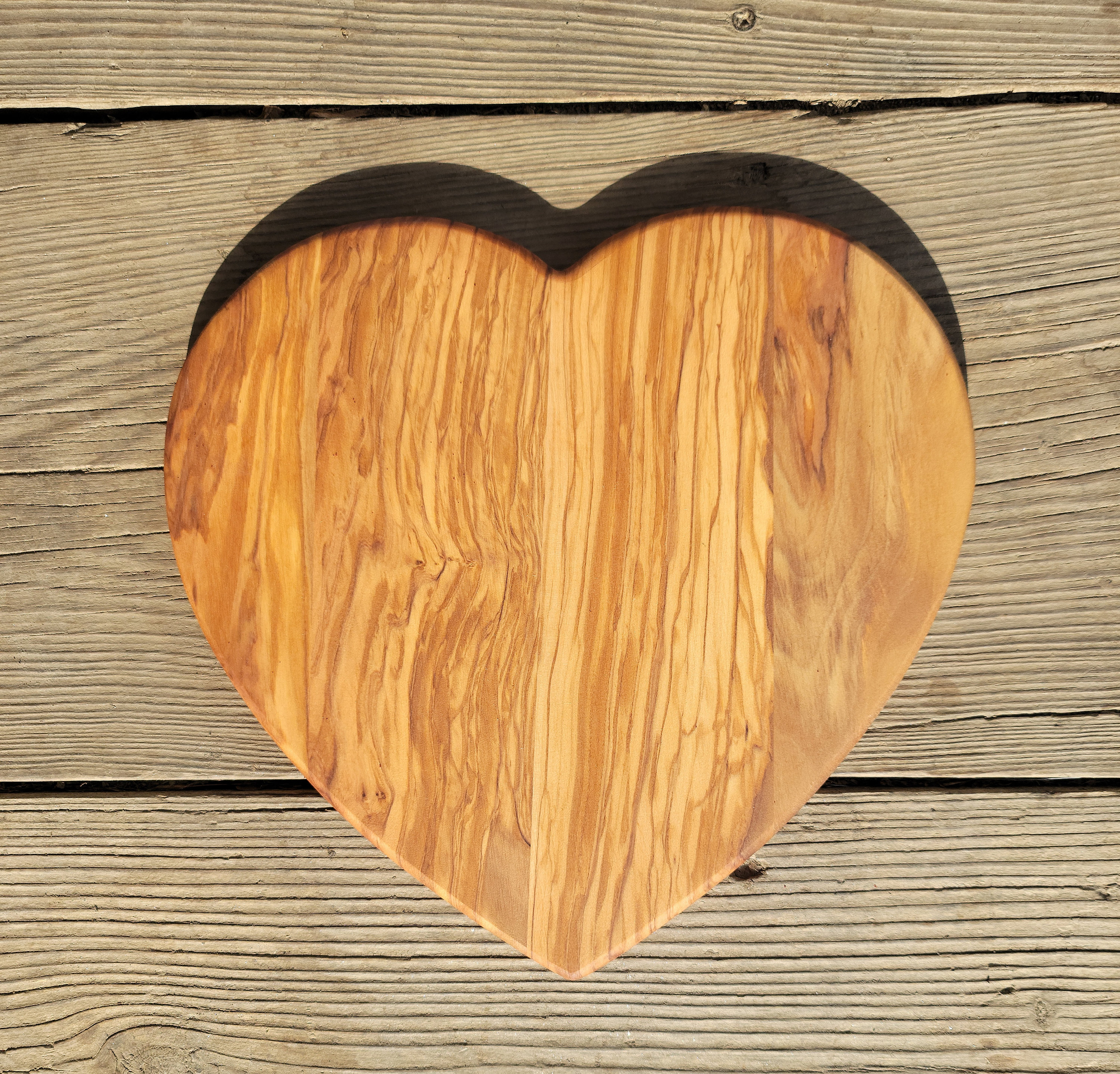 Olive Wood Heart Shape Board - Personalised Heart Shape Cutting Board ...