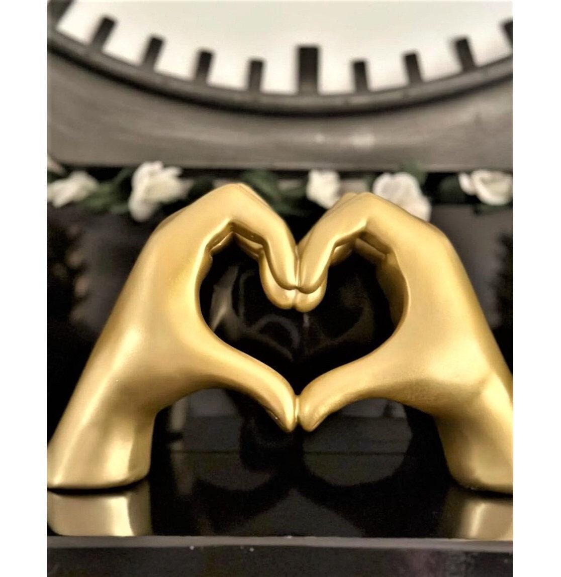 Sculpture Hands And Heart