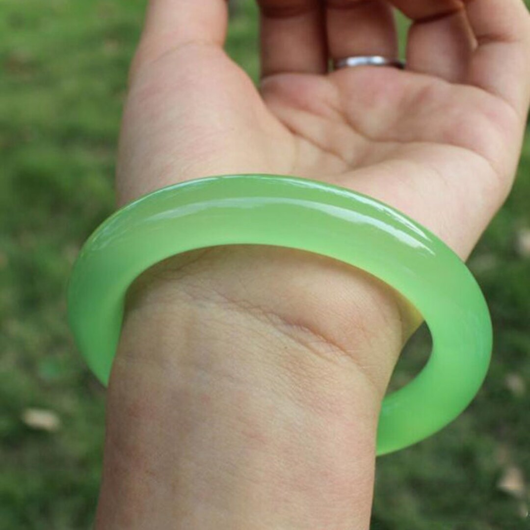 Free Delivery New Natural AAA Jadeite Jade Ice Light Apple Green Jade ...