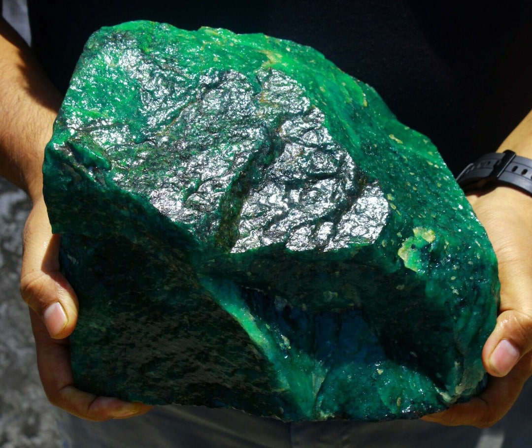 Green Emerald 30000 Ct/ 6 Kg Certified Natural Uncut Shape Uncut Shape ...