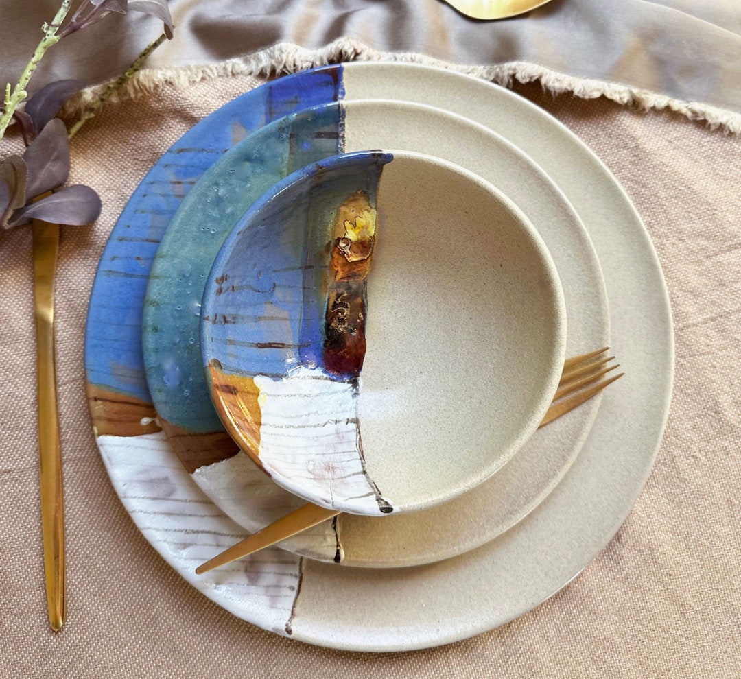Beige Dinner Set | With Pastel Abstract Art & Metallic Stripe | 3-piece ...