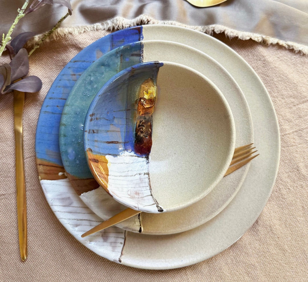 Beige Plates & Bowls Dinner Sets With Abstract Art and Metallic Stripe ...