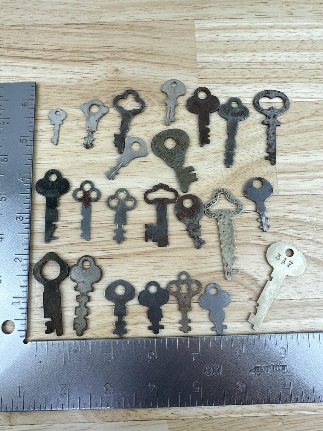 Lot of 23 Vintage Flat Keys Mixed to New Marked Miller Cres Rockford ...